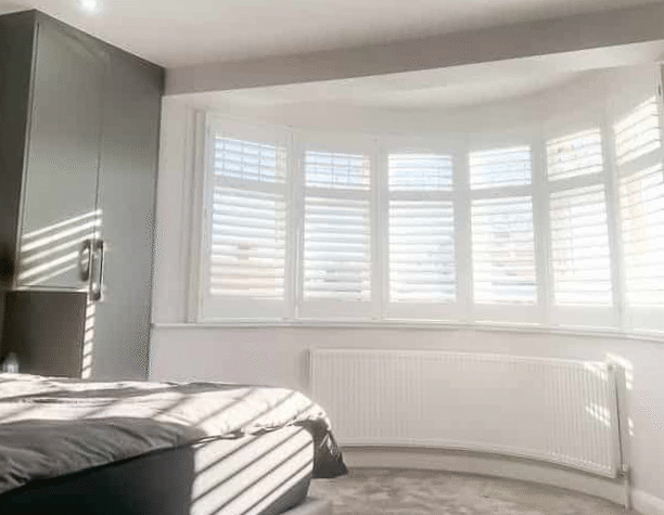 Bay window radiators in bedrooms – Curved Radiators